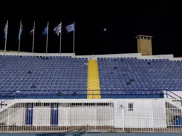 Israeli 'Maccabi' fans assault man with Palestinian flag in Greece